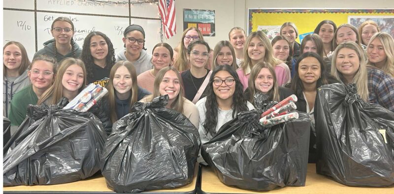 IMHS Tri-Hi-Y Christmas donation | News, Sports, Jobs - The Daily News